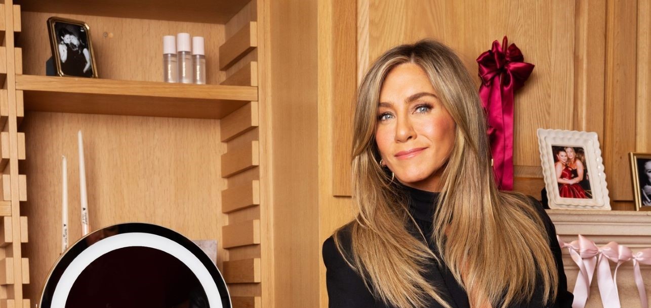Ο κύβος ερρίφθη: Το millennial pink της Jennifer Aniston αναδεικνύεται ...