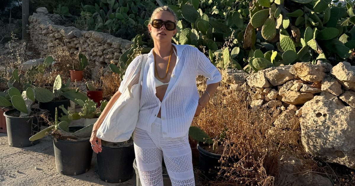 Beach style: Ο απόλυτος σύμβουλος για κομψή εμφάνιση στην παραλία