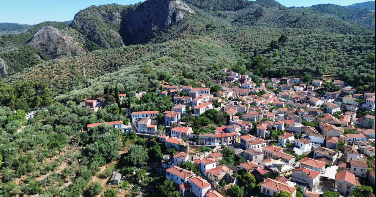 Ασώματος: Το ορεινό χωριό με μαγευτικά πράσινα δάση στη Λέσβο
