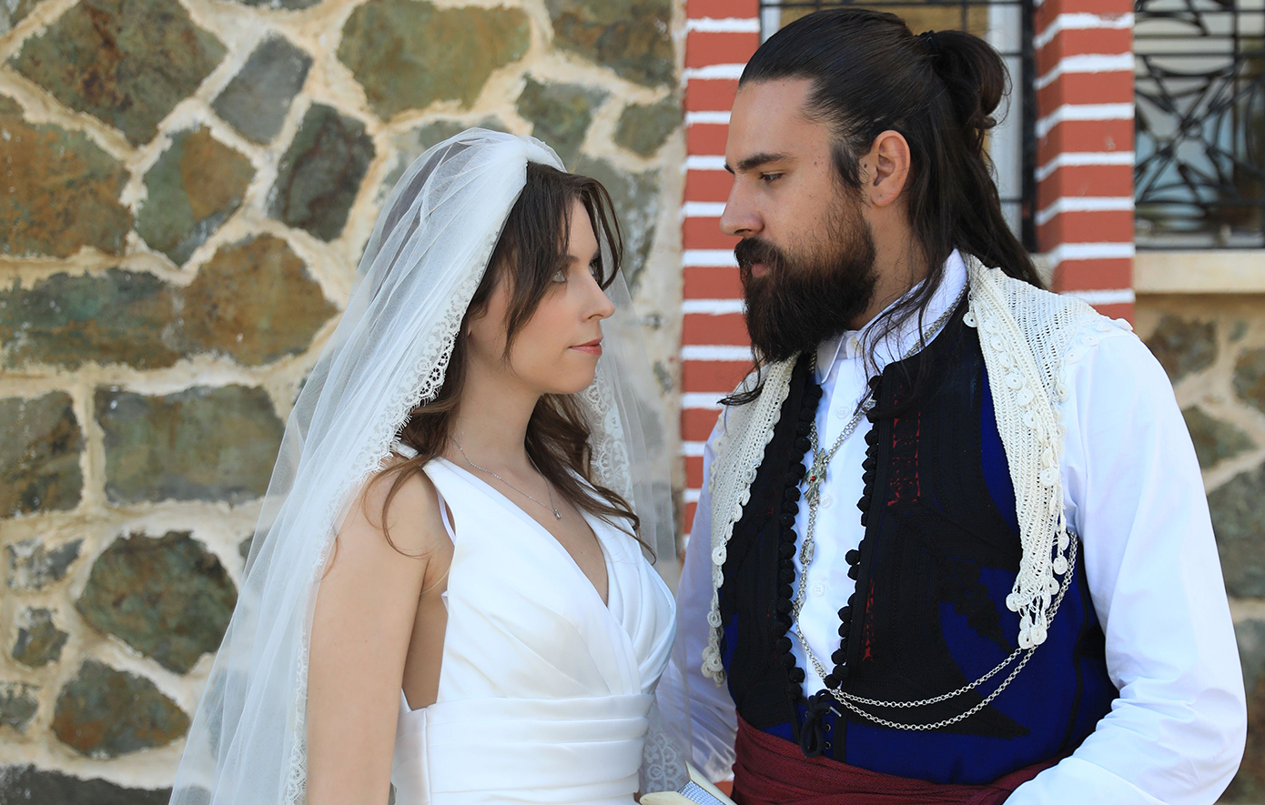 «Η γη της ελιάς»: Ο Παυλής και η Δάφνη ενώνουν τις καρδιές τους σε έναν ...