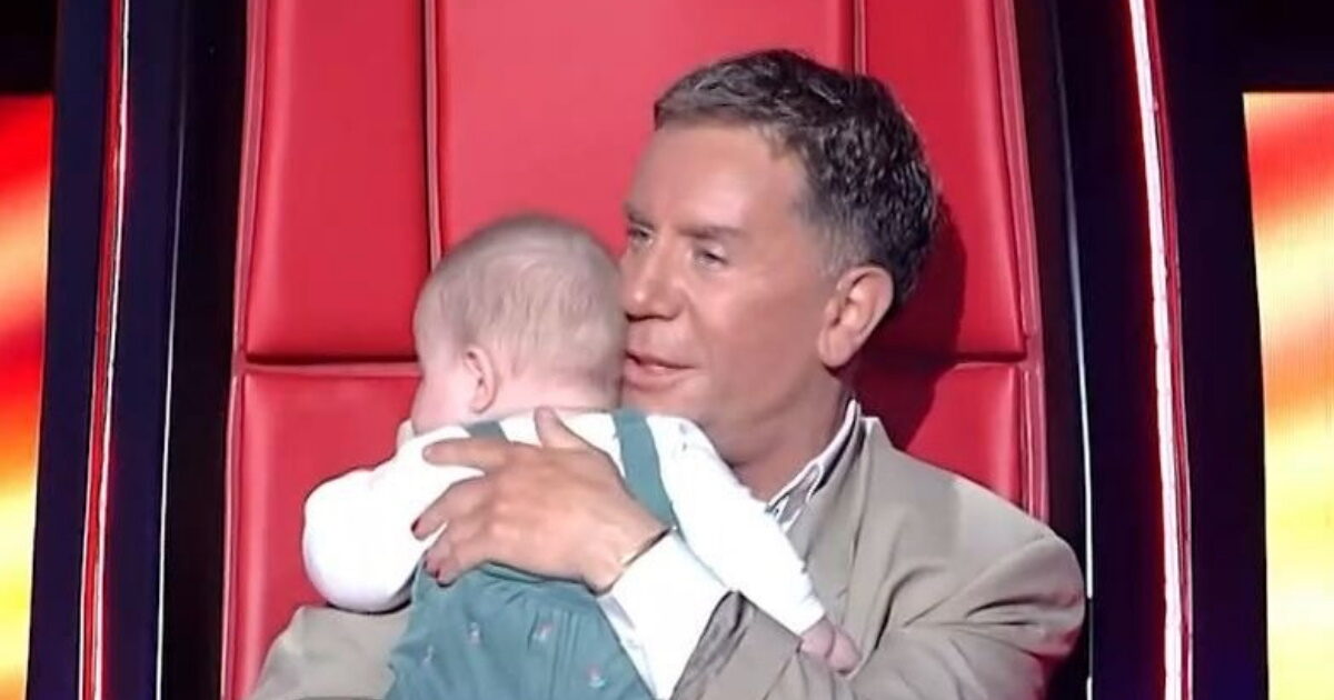 The Voice: Η συγκινητική στιγμή που ο Γιώργος Μαζωνάκης αγκάλιασε ένα ...