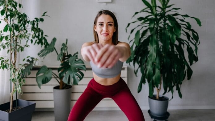 Χριστουγεννιάτικη Προπόνηση: 8 ασκήσεις για κάψιμο θερμίδων πριν ή μετά ...